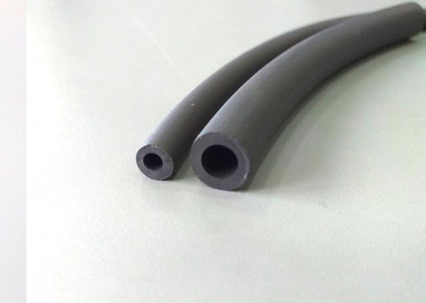 Tubo extruido sin refuerzo en FKM